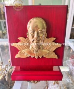 Biểu trưng quà tặng chân dung Bác Hồ bằng đồng